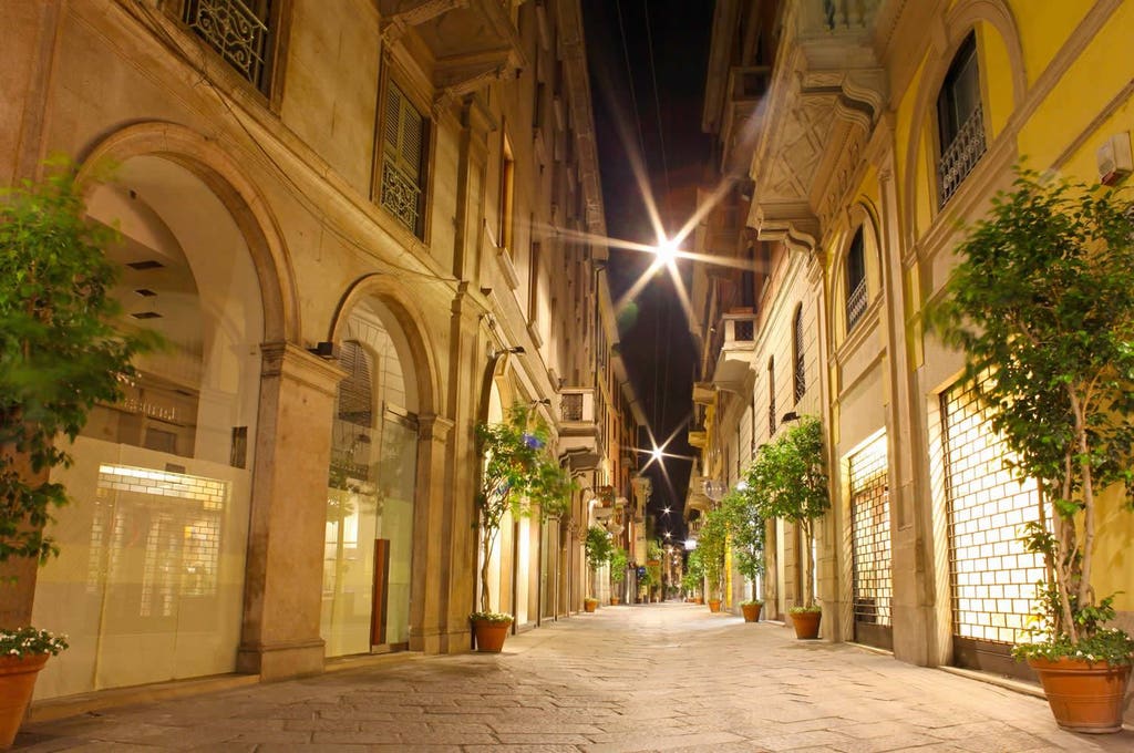 Milan tour and relax at the thermal baths - Departure from Lecco ...